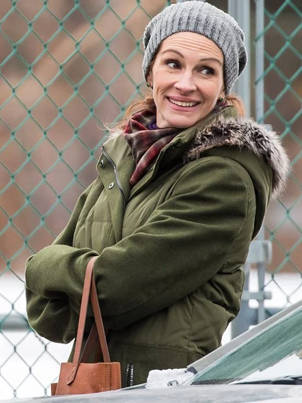 Holly Burns Coat | Julia Roberts Green coat